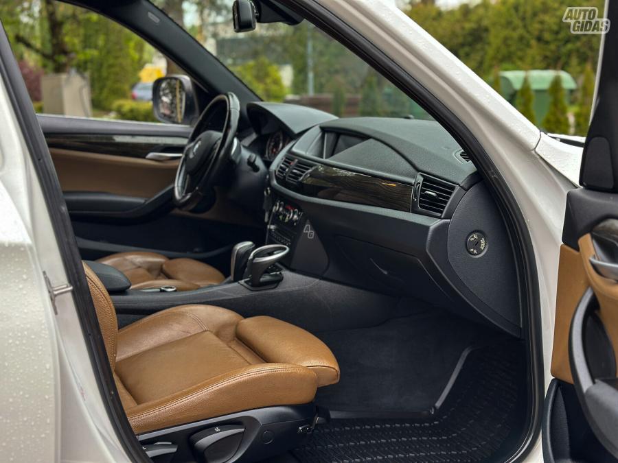 Balts BMW X1 2010 Kauņa, ar dzinēja tilpumu 2.00 L un nobraukumu 221 tūkst. km par 6950 €, foto 28 vietnē AUTOMOTO.COM.LV