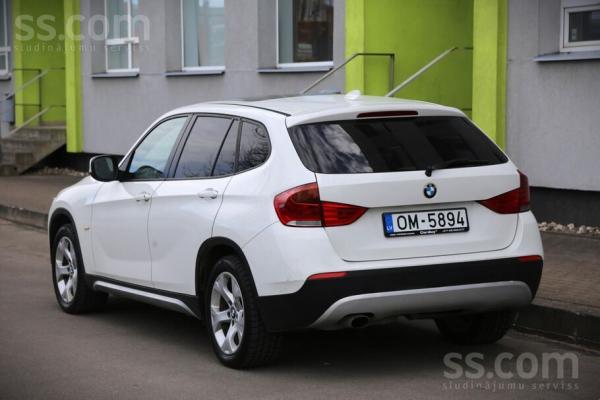 White BMW X1 2010 in Riga, with an engine capacity of 2.00 L and mileage of 339 thousand km for 5995 €, photo 6 on AUTOMOTO.COM.LV