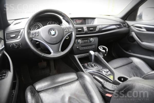 White BMW X1 2010 in Riga, with an engine capacity of 2.00 L and mileage of 339 thousand km for 5995 €, photo 7 on AUTOMOTO.COM.LV