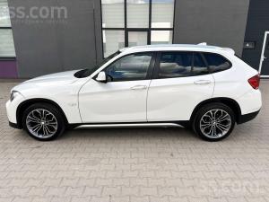 Balts BMW X1 2010 Rīga, ar dzinēja tilpumu 2.00 L un nobraukumu 284 tūkst. km par 6900 €, foto 25 vietnē AUTOMOTO.COM.LV