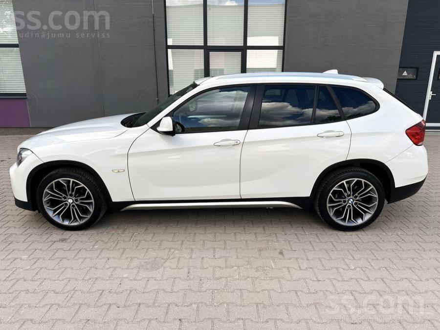 Balts BMW X1 2010 Rīga, ar dzinēja tilpumu 2.00 L un nobraukumu 284 tūkst. km par 6900 €, foto 25 vietnē AUTOMOTO.COM.LV