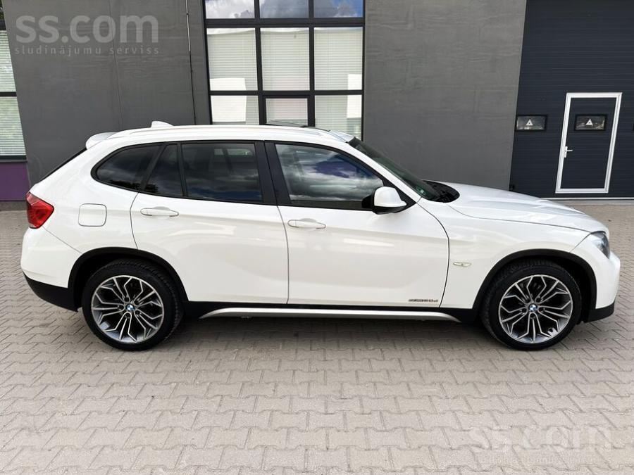 Balts BMW X1 2010 Rīga, ar dzinēja tilpumu 2.00 L un nobraukumu 284 tūkst. km par 6900 €, foto 26 vietnē AUTOMOTO.COM.LV