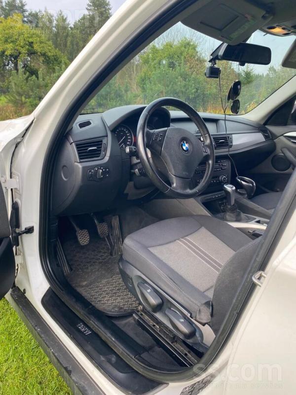 White BMW X1 2010 in Ogre, with an engine capacity of 2.00 L and mileage of 285 thousand km for 4950 €, photo 5 on AUTOMOTO.COM.LV
