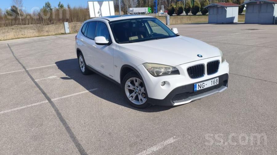 Balts BMW X1 2010 Rīga, ar dzinēja tilpumu 2.00 L un nobraukumu 321 tūkst. km par 5350 €, foto 1 vietnē AUTOMOTO.COM.LV