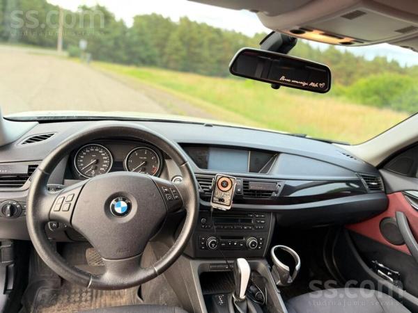 White BMW X1 2010 in Ventspils, with an engine capacity of 2.00 L and mileage of 231 thousand km for 6300 €, photo 6 on AUTOMOTO.COM.LV