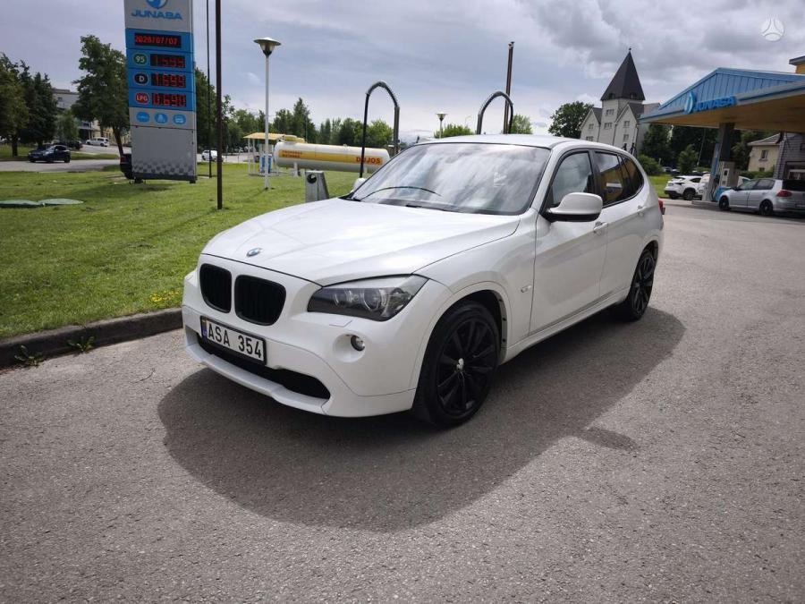 Balts BMW X1 2010 Šauļi, ar dzinēja tilpumu 2.00 L un nobraukumu 385 tūkst. km par 8000 €, foto 4 vietnē AUTOMOTO.COM.LV