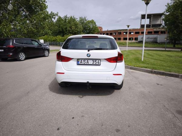 Белый БМВ Х1 2010 в Шяуляй, объемом двигателя 2.00 л и пробегом 385 тыс. км за 8000 €, фото 6 на AUTOMOTO.COM.LV
