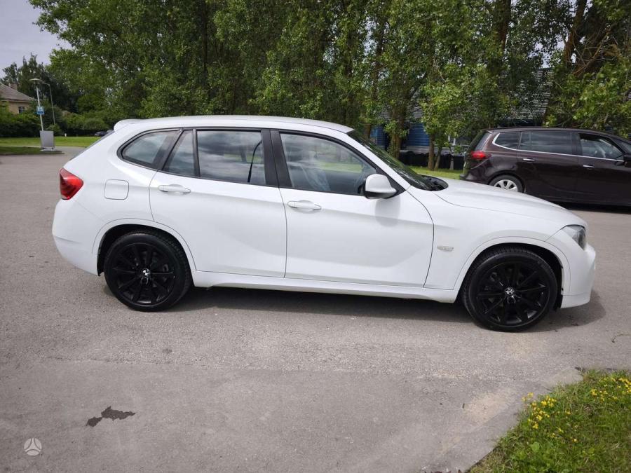 Balts BMW X1 2010 Šauļi, ar dzinēja tilpumu 2.00 L un nobraukumu 385 tūkst. km par 8000 €, foto 9 vietnē AUTOMOTO.COM.LV