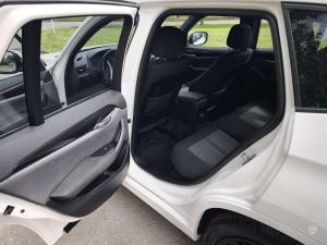 Balts BMW X1 2010 Šauļi, ar dzinēja tilpumu 2.00 L un nobraukumu 385 tūkst. km par 8000 €, foto 11 vietnē AUTOMOTO.COM.LV