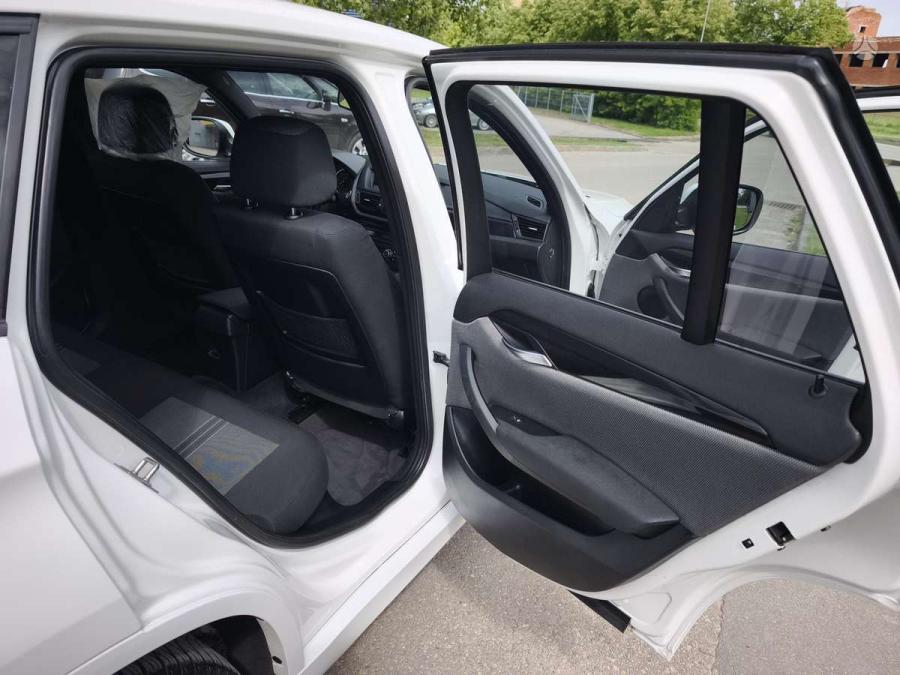 Balts BMW X1 2010 Šauļi, ar dzinēja tilpumu 2.00 L un nobraukumu 385 tūkst. km par 8000 €, foto 13 vietnē AUTOMOTO.COM.LV
