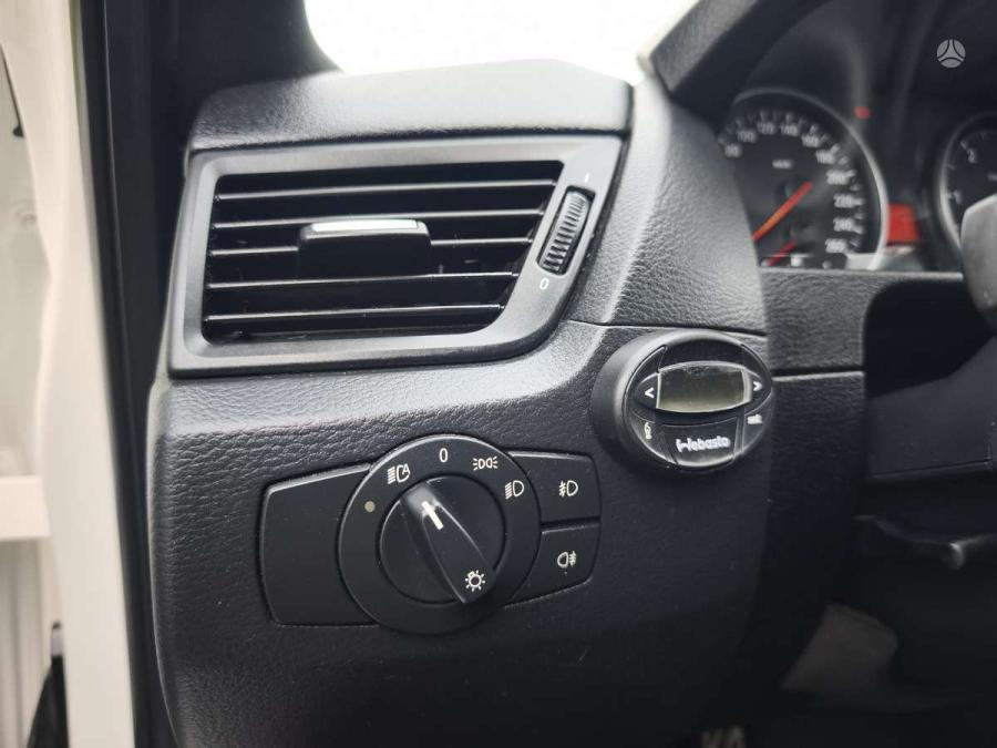 Balts BMW X1 2010 Šauļi, ar dzinēja tilpumu 2.00 L un nobraukumu 385 tūkst. km par 8000 €, foto 20 vietnē AUTOMOTO.COM.LV
