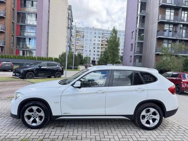 White BMW X1 2010 in Riga, with an engine capacity of 2.00 L and mileage of 219 thousand km for 6690 €, photo 4 on AUTOMOTO.COM.LV