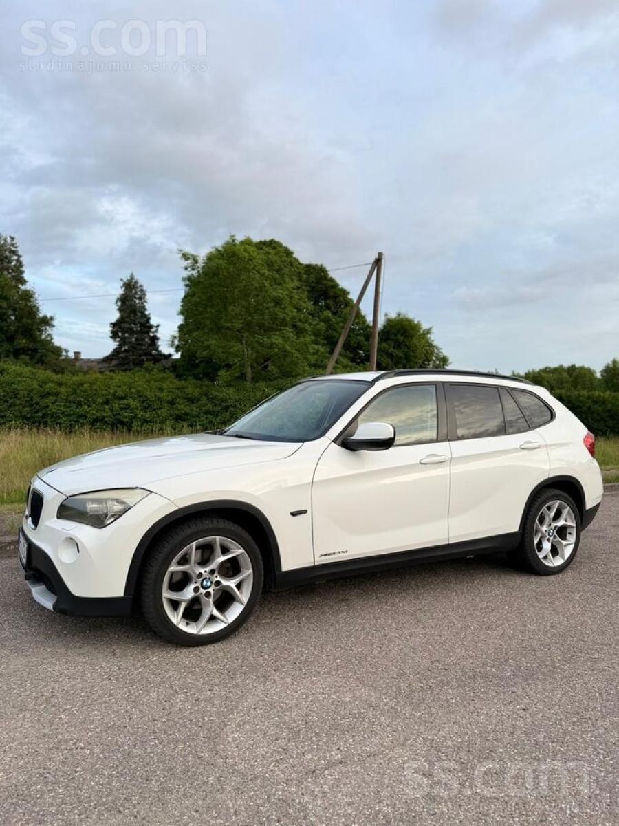 White BMW X1 2010 in Ventspils, with an engine capacity of 2.00 L and mileage of 232 thousand km for 5400 €, photo 1 on AUTOMOTO.COM.LV