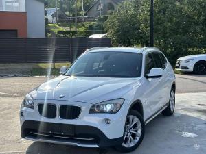 White BMW X1 2010 in Alytus, with an engine capacity of 2.00 L and mileage of 238 thousand km for 6680 €, photo  on AUTOMOTO.COM.LV