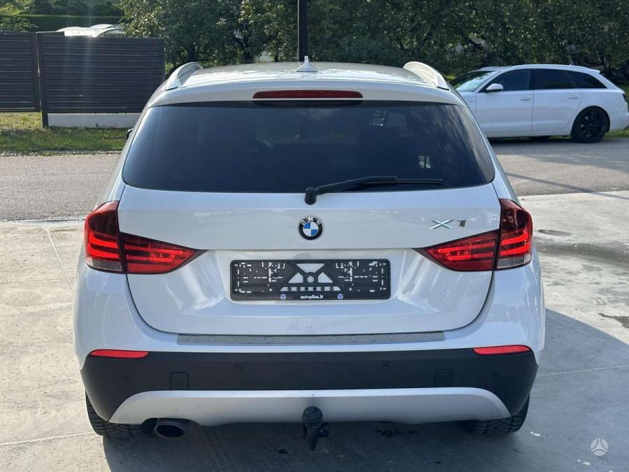 White BMW X1 2010 in Alytus, with an engine capacity of 2.00 L and mileage of 238 thousand km for 6680 €, photo 5 on AUTOMOTO.COM.LV
