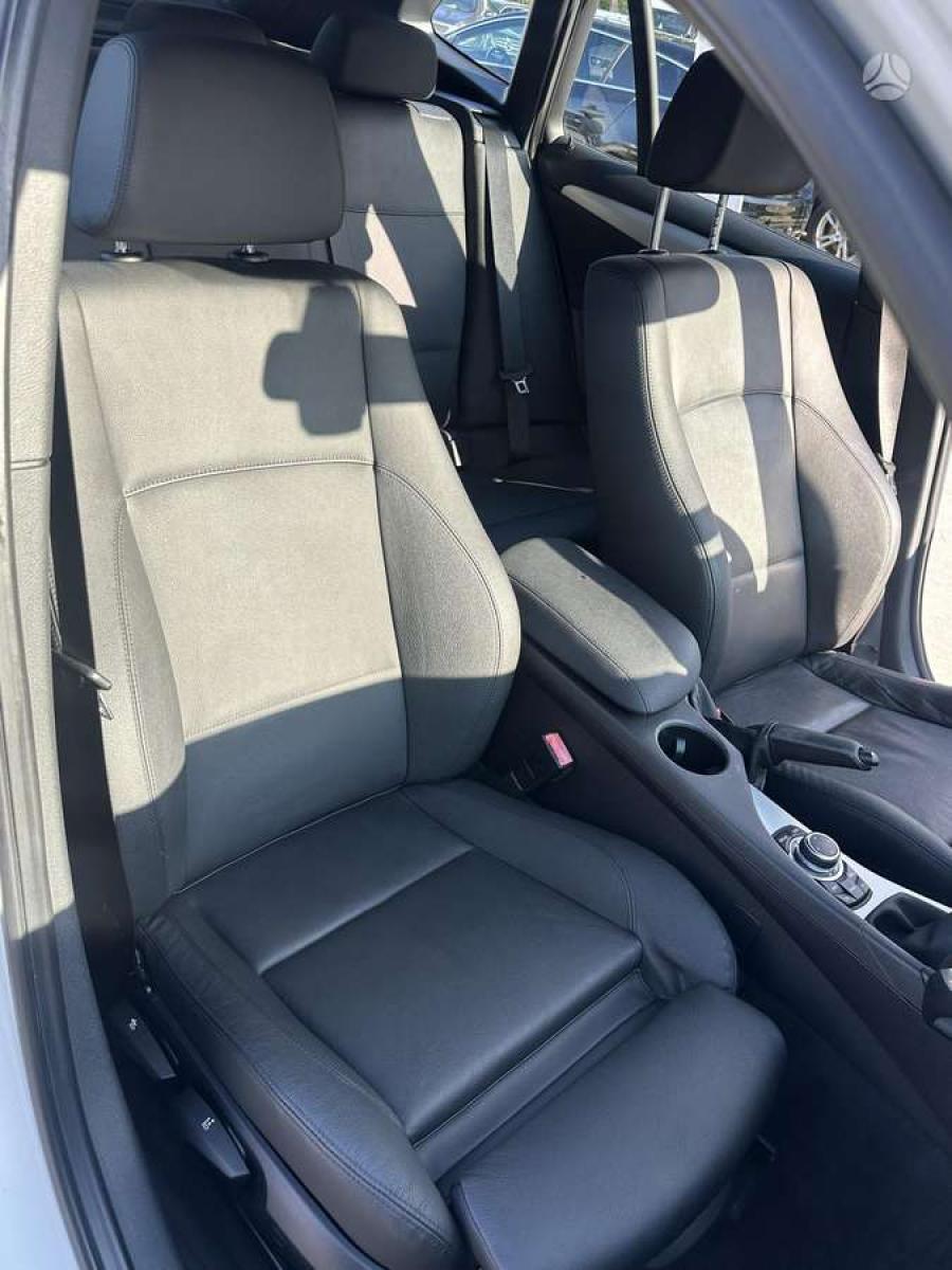 White BMW X1 2010 in Alytus, with an engine capacity of 2.00 L and mileage of 238 thousand km for 6680 €, photo 9 on AUTOMOTO.COM.LV