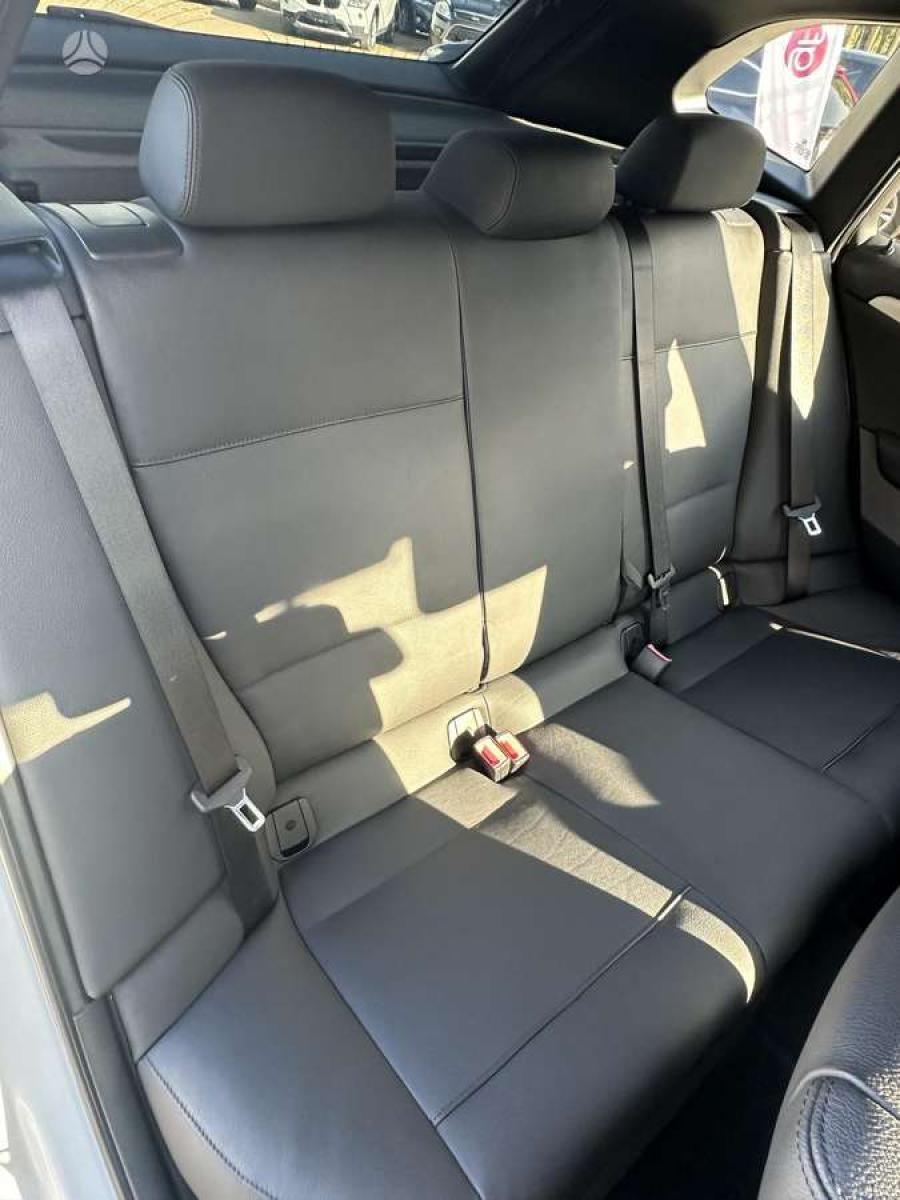 White BMW X1 2010 in Alytus, with an engine capacity of 2.00 L and mileage of 238 thousand km for 6680 €, photo 10 on AUTOMOTO.COM.LV