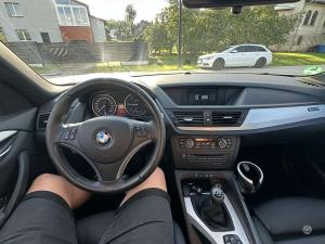 White BMW X1 2010 in Alytus, with an engine capacity of 2.00 L and mileage of 238 thousand km for 6680 €, photo 11 on AUTOMOTO.COM.LV