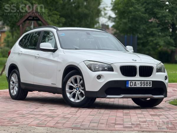 White BMW X1 2010 in Jelgava, with an engine capacity of 1.90 L and mileage of 260 thousand km for 8950 €, photo 5 on AUTOMOTO.COM.LV