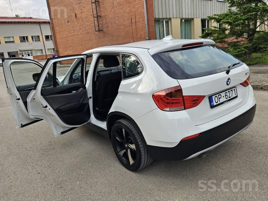 Balts BMW X1 2010 Jēkabpils, ar dzinēja tilpumu 2.00 L un nobraukumu 221 tūkst. km par 6990 €, foto 26 vietnē AUTOMOTO.COM.LV