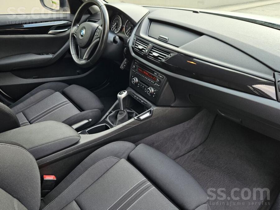 Balts BMW X1 2010 Jēkabpils, ar dzinēja tilpumu 2.00 L un nobraukumu 221 tūkst. km par 6990 €, foto 42 vietnē AUTOMOTO.COM.LV