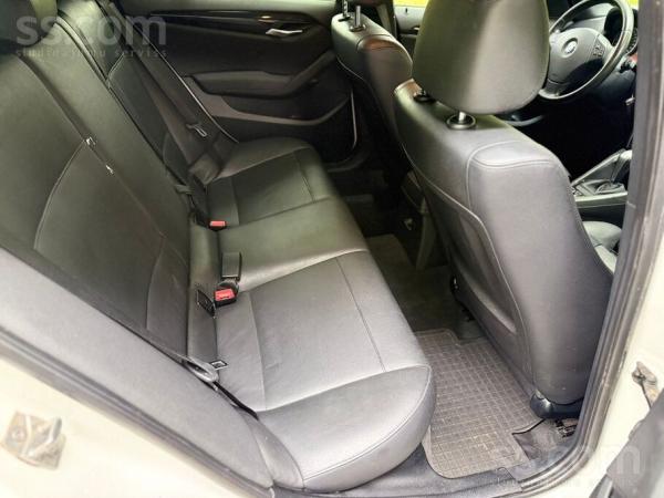 White BMW X1 2010 in Bauska, with an engine capacity of 2.00 L and mileage of 262 thousand km for 6650 €, photo 8 on AUTOMOTO.COM.LV
