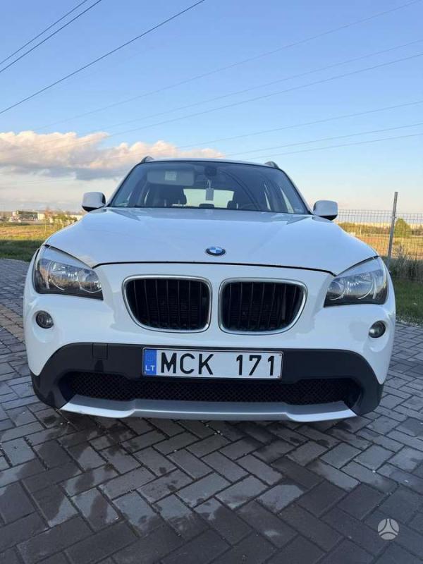 Balts BMW X1 2010 Kauņa, ar dzinēja tilpumu 2.00 L un nobraukumu 295 tūkst. km par 4599 €, foto 3 vietnē AUTOMOTO.COM.LV