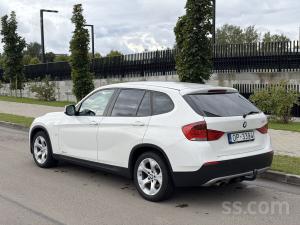 White BMW X1 2010 in Riga, with an engine capacity of 2.00 L and mileage of 182 thousand km for 6999 €, photo 4 on AUTOMOTO.COM.LV