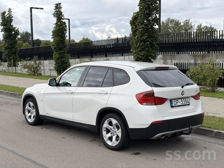 White BMW X1 2010 in Riga, with an engine capacity of 2.00 L and mileage of 182 thousand km for 6999 €, photo 4 on AUTOMOTO.COM.LV