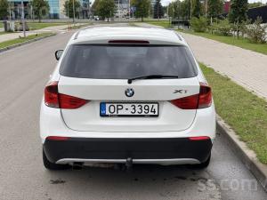 White BMW X1 2010 in Riga, with an engine capacity of 2.00 L and mileage of 182 thousand km for 6999 €, photo 5 on AUTOMOTO.COM.LV
