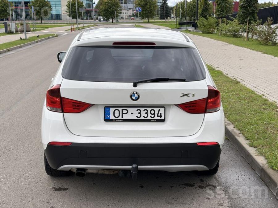 White BMW X1 2010 in Riga, with an engine capacity of 2.00 L and mileage of 182 thousand km for 6999 €, photo 5 on AUTOMOTO.COM.LV