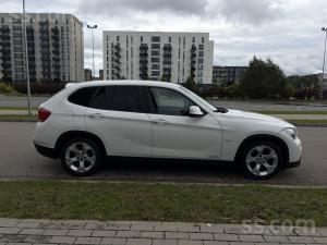 White BMW X1 2010 in Riga, with an engine capacity of 2.00 L and mileage of 182 thousand km for 6999 €, photo 7 on AUTOMOTO.COM.LV