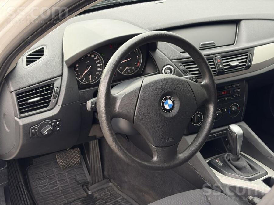 White BMW X1 2010 in Riga, with an engine capacity of 2.00 L and mileage of 182 thousand km for 6999 €, photo 11 on AUTOMOTO.COM.LV