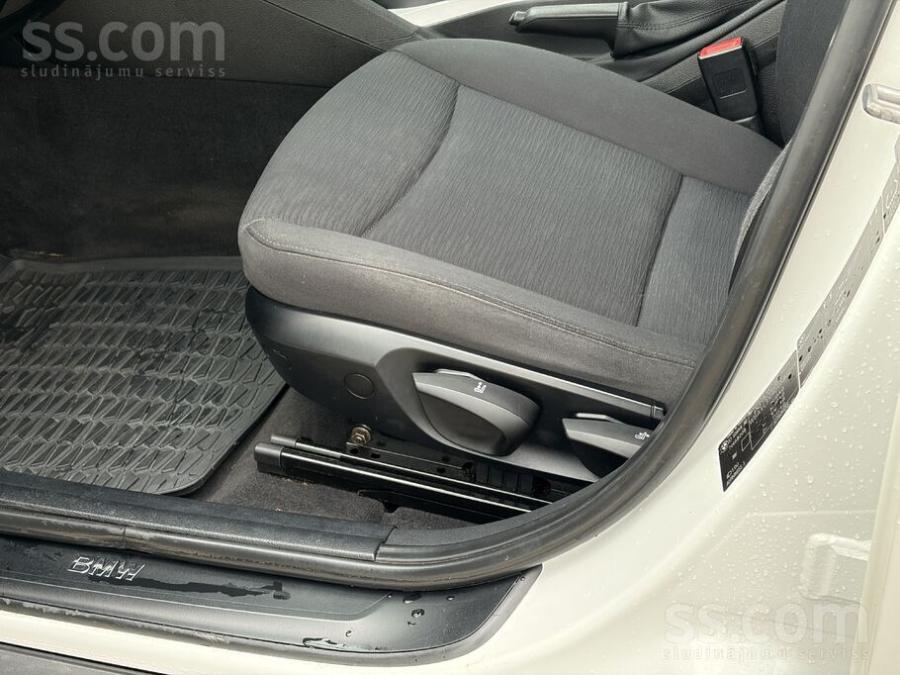 White BMW X1 2010 in Riga, with an engine capacity of 2.00 L and mileage of 182 thousand km for 6999 €, photo 12 on AUTOMOTO.COM.LV