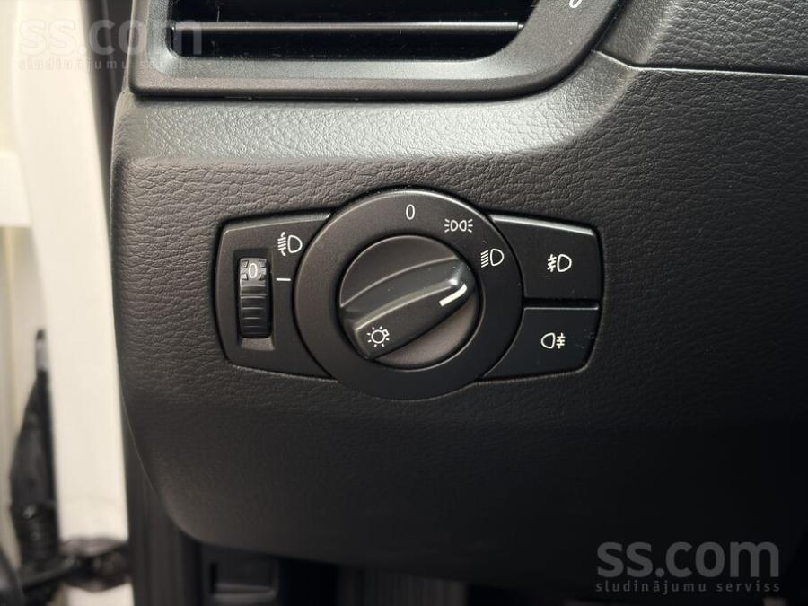 White BMW X1 2010 in Riga, with an engine capacity of 2.00 L and mileage of 182 thousand km for 6999 €, photo 14 on AUTOMOTO.COM.LV