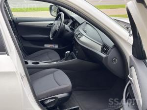 White BMW X1 2010 in Riga, with an engine capacity of 2.00 L and mileage of 182 thousand km for 6999 €, photo 22 on AUTOMOTO.COM.LV