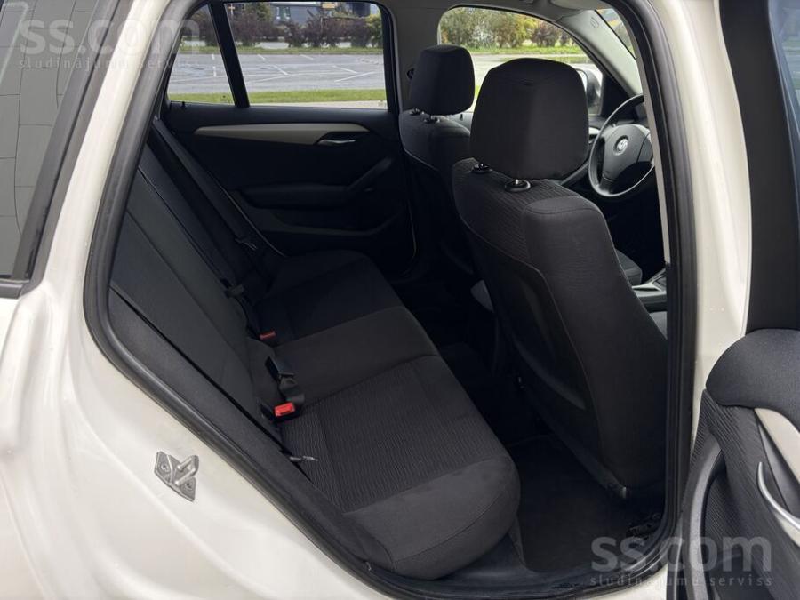 White BMW X1 2010 in Riga, with an engine capacity of 2.00 L and mileage of 182 thousand km for 6999 €, photo 23 on AUTOMOTO.COM.LV