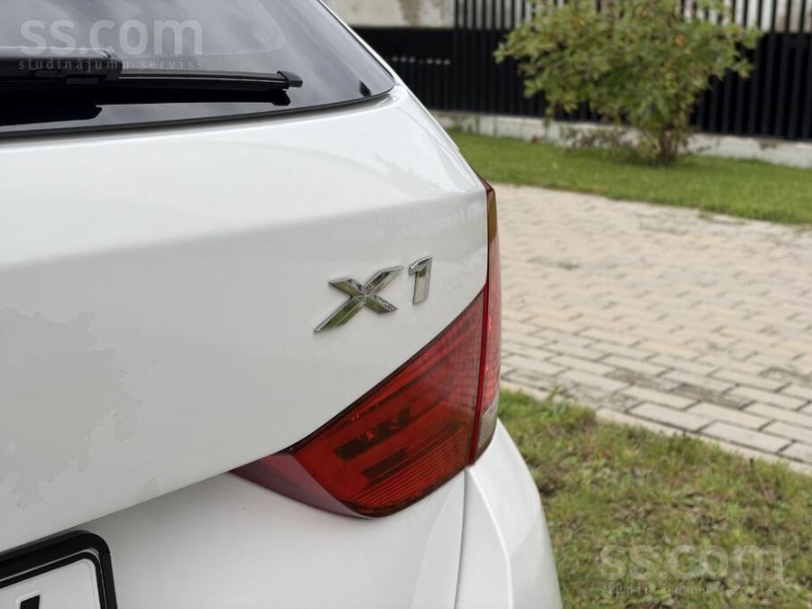 White BMW X1 2010 in Riga, with an engine capacity of 2.00 L and mileage of 182 thousand km for 6999 €, photo 28 on AUTOMOTO.COM.LV