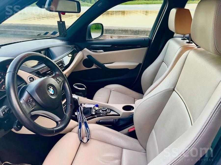 Balts BMW X1 2010 Jūrmala, ar dzinēja tilpumu 3.00 L un nobraukumu 195 tūkst. km par 8500 €, foto 7 vietnē AUTOMOTO.COM.LV
