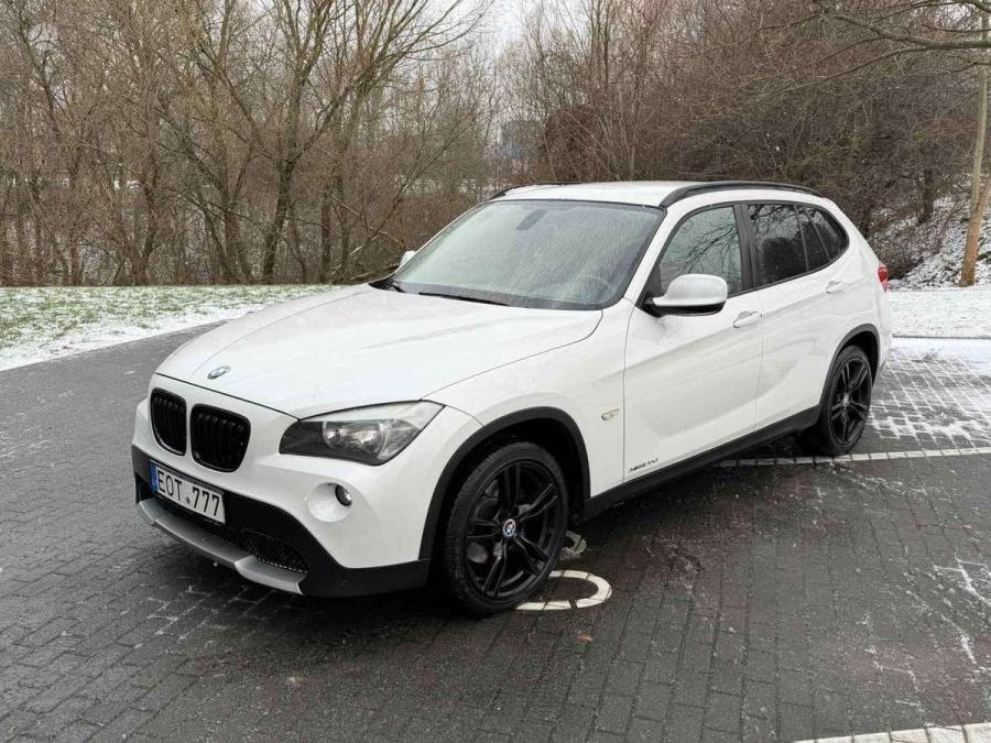 Balts BMW X1 2011 Viļņa, ar dzinēja tilpumu 2.00 L un nobraukumu 265 tūkst. km par 6750 €, foto 1 vietnē AUTOMOTO.COM.LV
