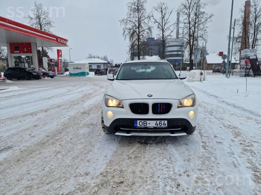 White BMW X1 2011 in Jelgava, with an engine capacity of 2.00 L and mileage of 255 thousand km for 6000 €, photo 6 on AUTOMOTO.COM.LV