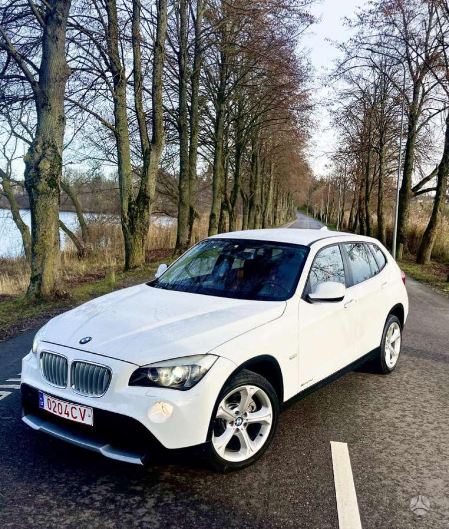 White BMW X1 2011 in Kaunas, with an engine capacity of 2.00 L and mileage of 317 thousand km for 7000 €, photo 1 on AUTOMOTO.COM.LV