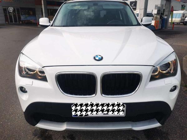 White BMW X1 2011 in Vilnius, with an engine capacity of 2.00 L and mileage of 88 thousand km for 8450 €, photo 6 on AUTOMOTO.COM.LV