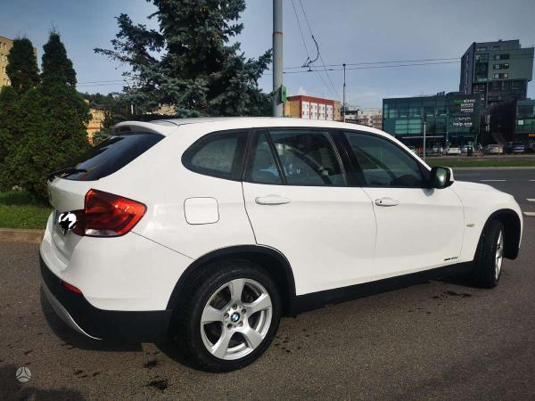 White BMW X1 2011 in Vilnius, with an engine capacity of 2.00 L and mileage of 88 thousand km for 8450 €, photo 7 on AUTOMOTO.COM.LV