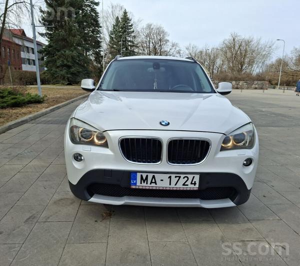 White BMW X1 2011 in Jekabpils, with an engine capacity of 2.00 L and mileage of 306 thousand km for 8000 €, photo 2 on AUTOMOTO.COM.LV