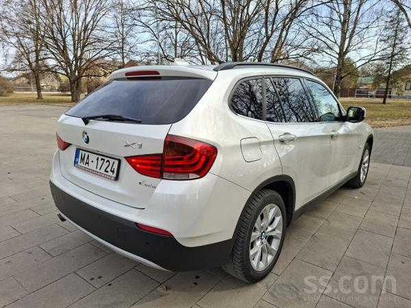 White BMW X1 2011 in Jekabpils, with an engine capacity of 2.00 L and mileage of 306 thousand km for 6990 €, photo 4 on AUTOMOTO.COM.LV