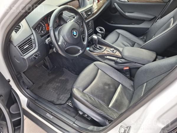 White BMW X1 2011 in Jekabpils, with an engine capacity of 2.00 L and mileage of 306 thousand km for 6990 €, photo 6 on AUTOMOTO.COM.LV