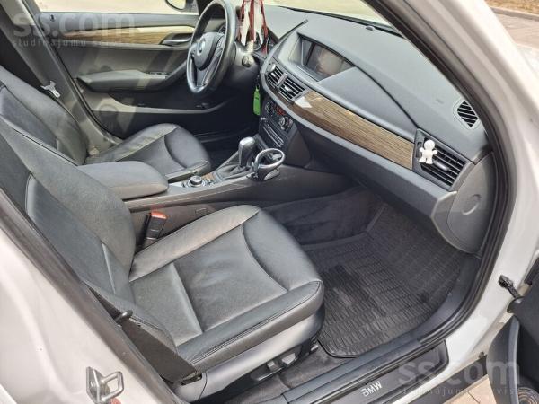 White BMW X1 2011 in Jekabpils, with an engine capacity of 2.00 L and mileage of 306 thousand km for 6990 €, photo 9 on AUTOMOTO.COM.LV
