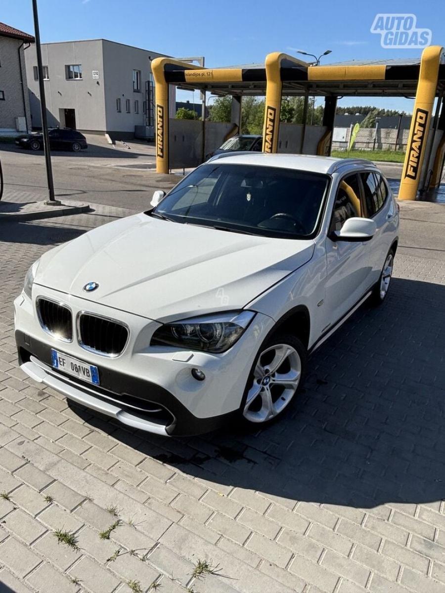 White BMW X1 2011 in Kaunas, with an engine capacity of 2.00 L and mileage of 197 thousand km for 6500 €, photo 3 on AUTOMOTO.COM.LV