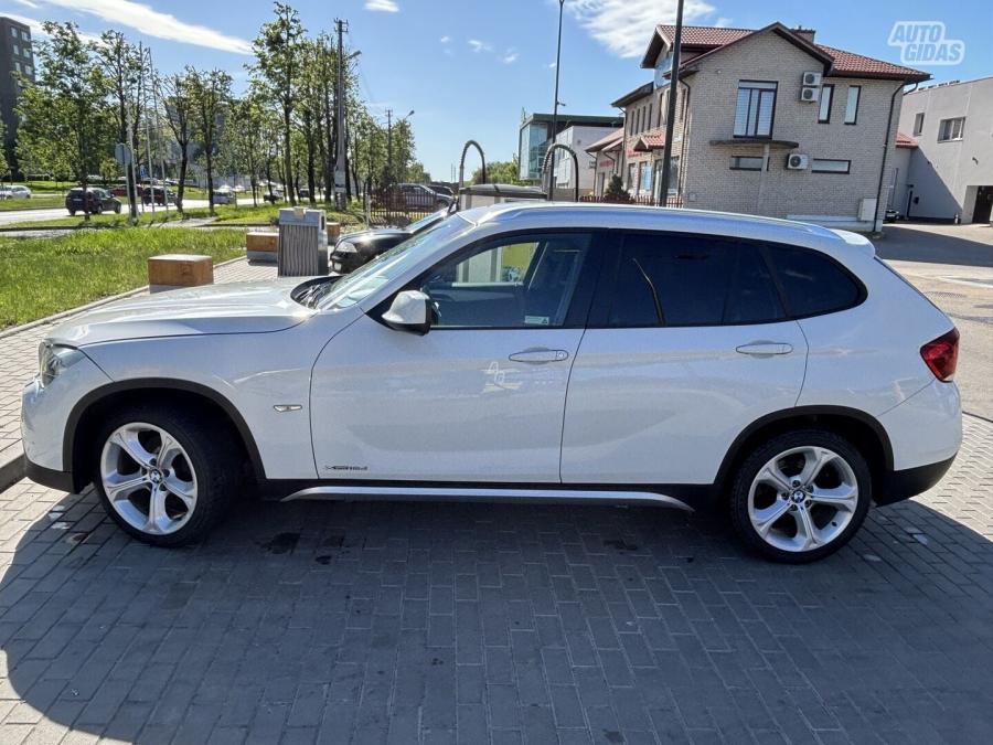 White BMW X1 2011 in Kaunas, with an engine capacity of 2.00 L and mileage of 197 thousand km for 6500 €, photo 4 on AUTOMOTO.COM.LV